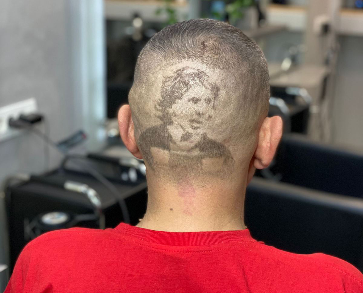 PAKRAČKI FRIZER BRILJIRA Luka Modrić osvanuo na Božinoj glavi ...